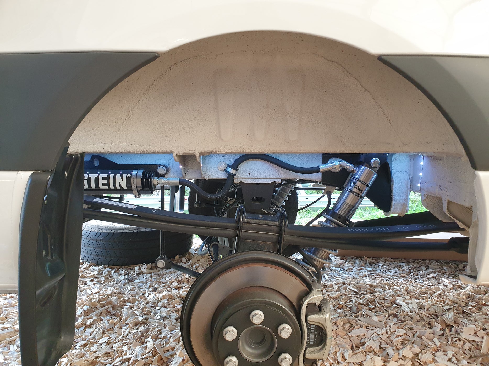 Evictus Sprinter 2.65″ Pre–Runner Suspension System - Van Land
